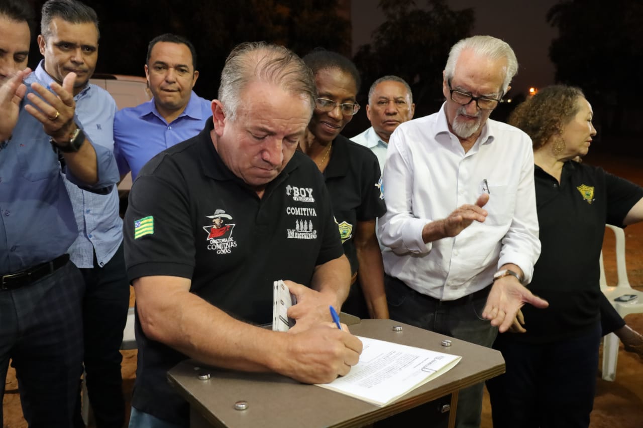 Prefeitura Municipal de Aparecida de Goiânia | Vilmar Mariano assina ...