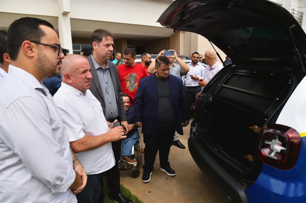 Vilmar Mariano entrega novas viaturas à Guarda Civil e anuncia ...